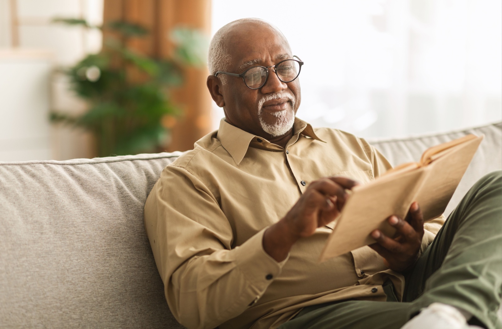 5 Proven Benefits of Reading for Seniors | St. Anthony